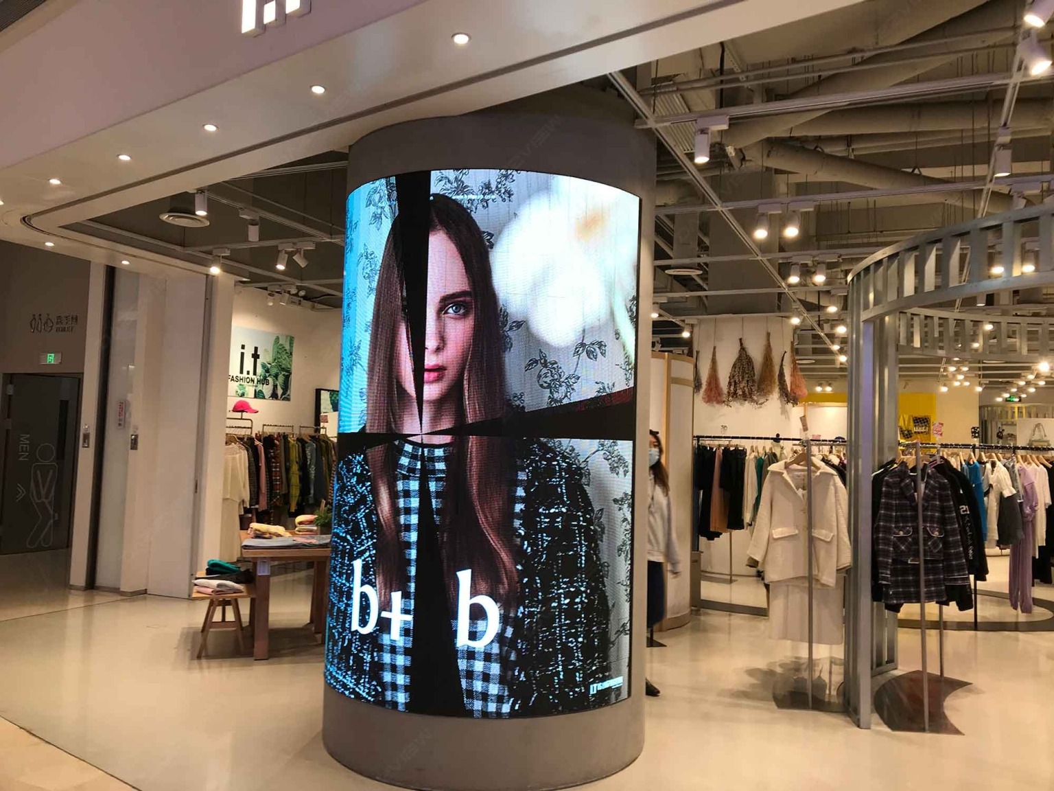 Column LED Display with Soft module! - Dazzview Technology