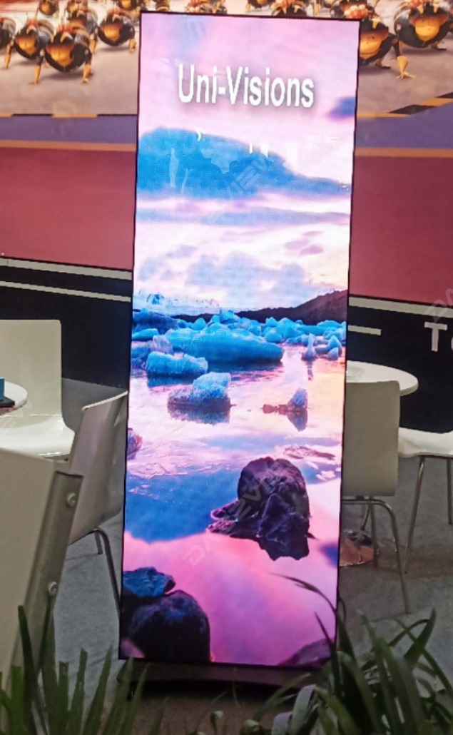 Indoor LED Poster For the Retail Shop Showcase - Dazzview